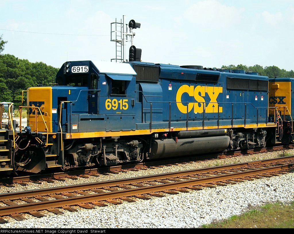 CSX GP40-2 6915